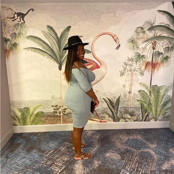 Rebecca's Closet (@rebecca_edme) | Poshmark